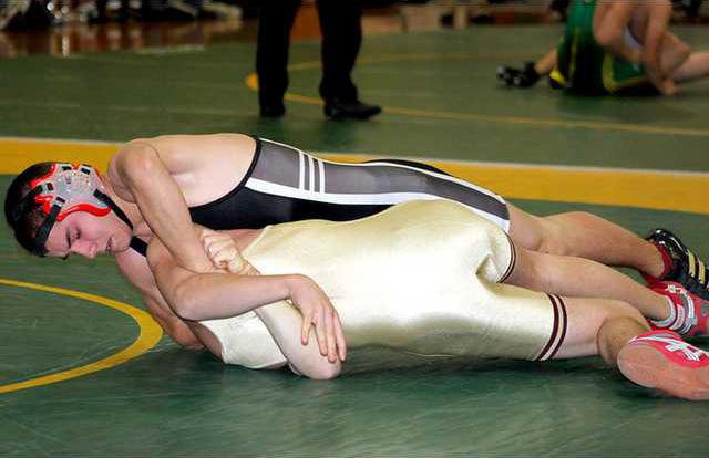 Black Hawk grapplers earn a split decision - SWNews4U