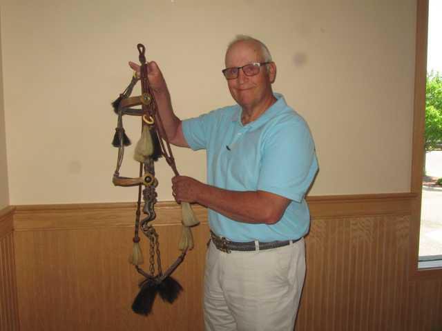 Hankee shares love of bridle rosettes - SWNews4U