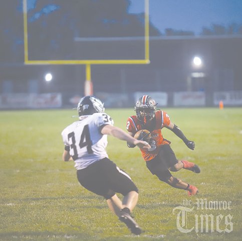 Blackhawks can’t contain Cards - Monroe Times