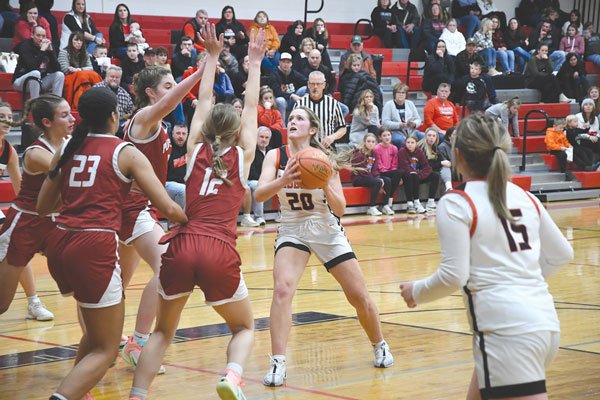 Lady Redbirds feast ahead of Thanksgiving - Monroe Times