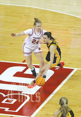 Wisconsin falls to No. 4 Iowa, 87-65 - Monroe Times