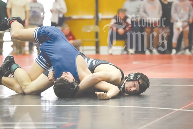 SR narrowly falls to Janesville Parker at Monroe Invite - Monroe Times