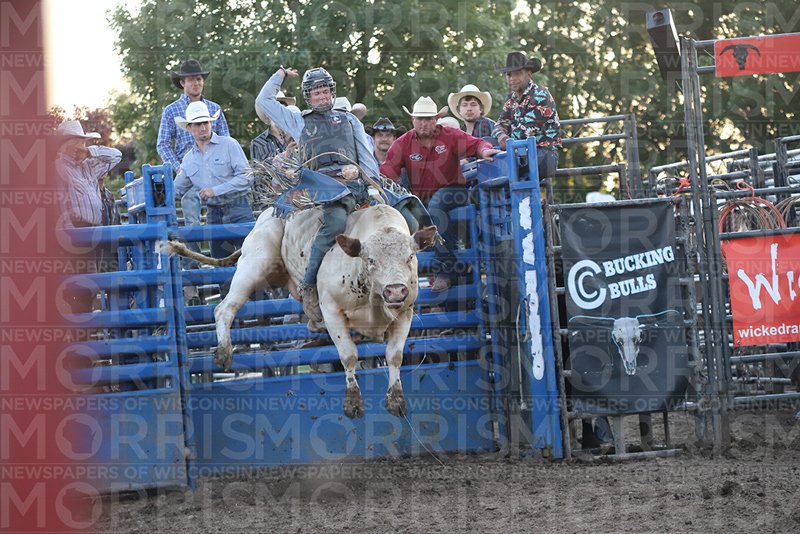 Ride ’em Cowboy! Illinois bullrider wins Green County Bulls & Barrels ...