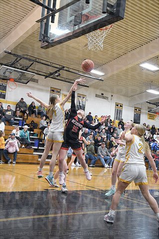 Darlington hangs with No. 2 CC for a half - Monroe Times