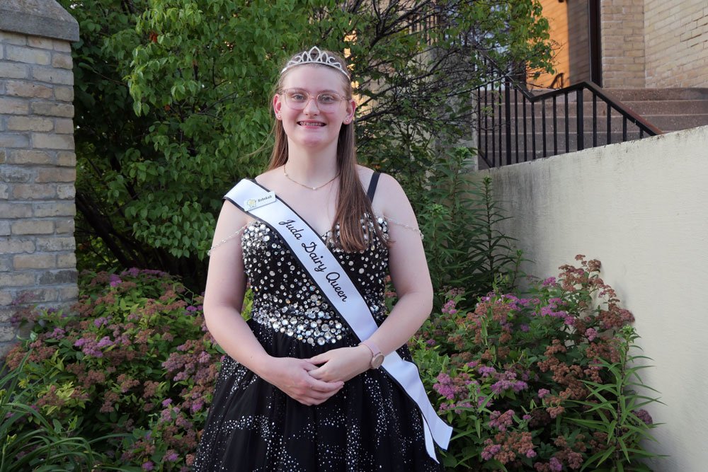 Meet Your 2025-2026 Green County Dairy Queens - Monroe Times