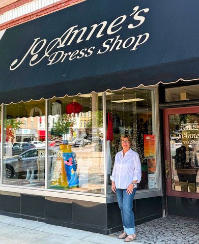 After 45 years, JoAnne retires from dress shop - Monroe Times