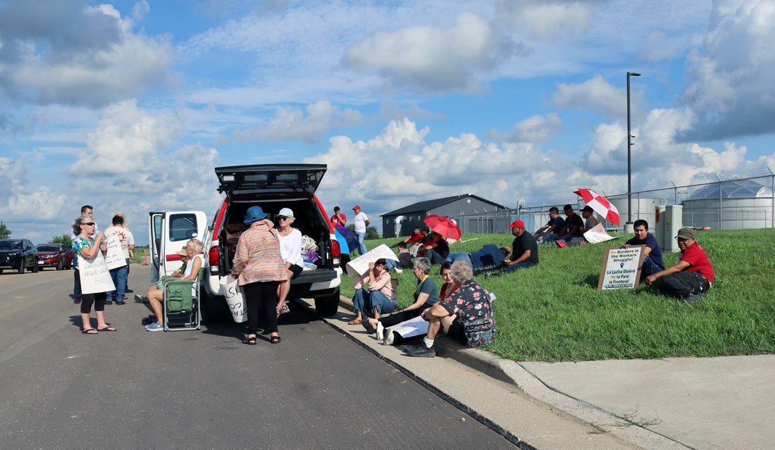 Workers hold strike at W&W Dairy - Monroe Times