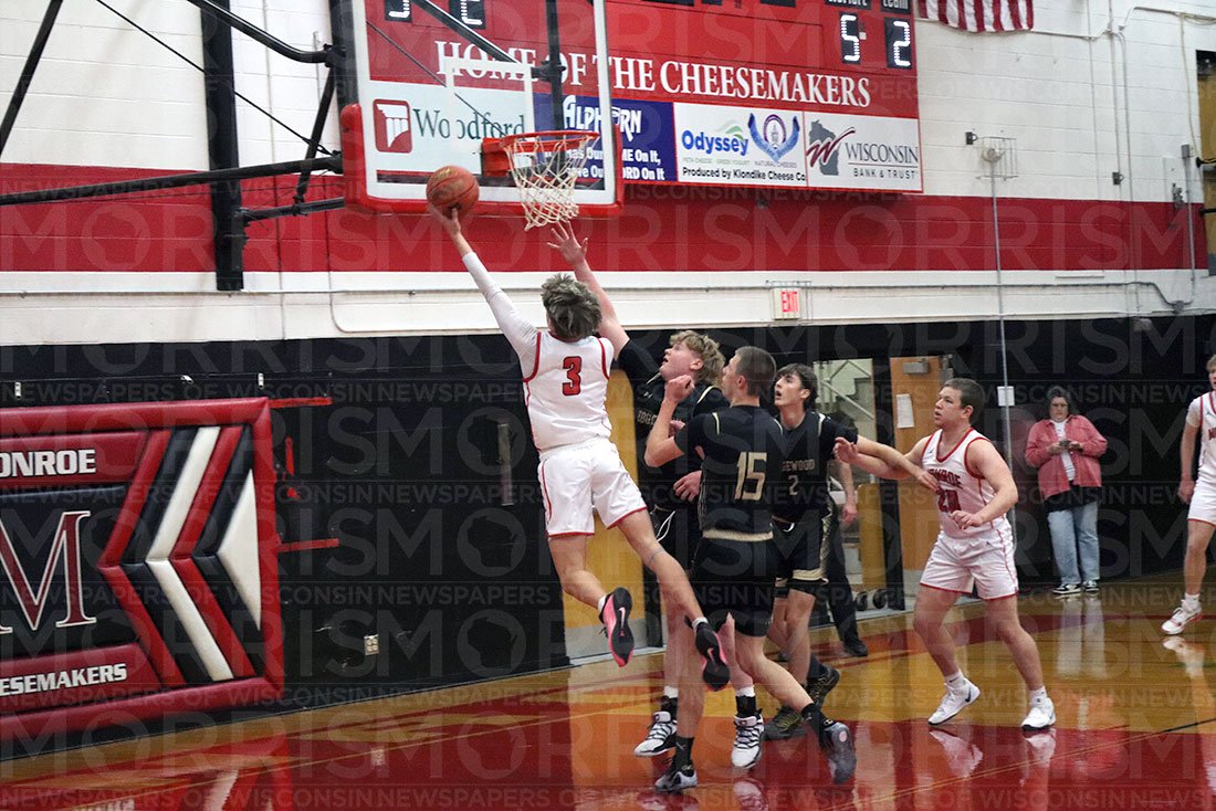 Cheesemakers hold on to win thriller - Monroe Times