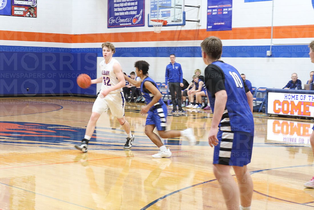 Comets fend off Ponies in final head-to-head matchup - Monroe Times